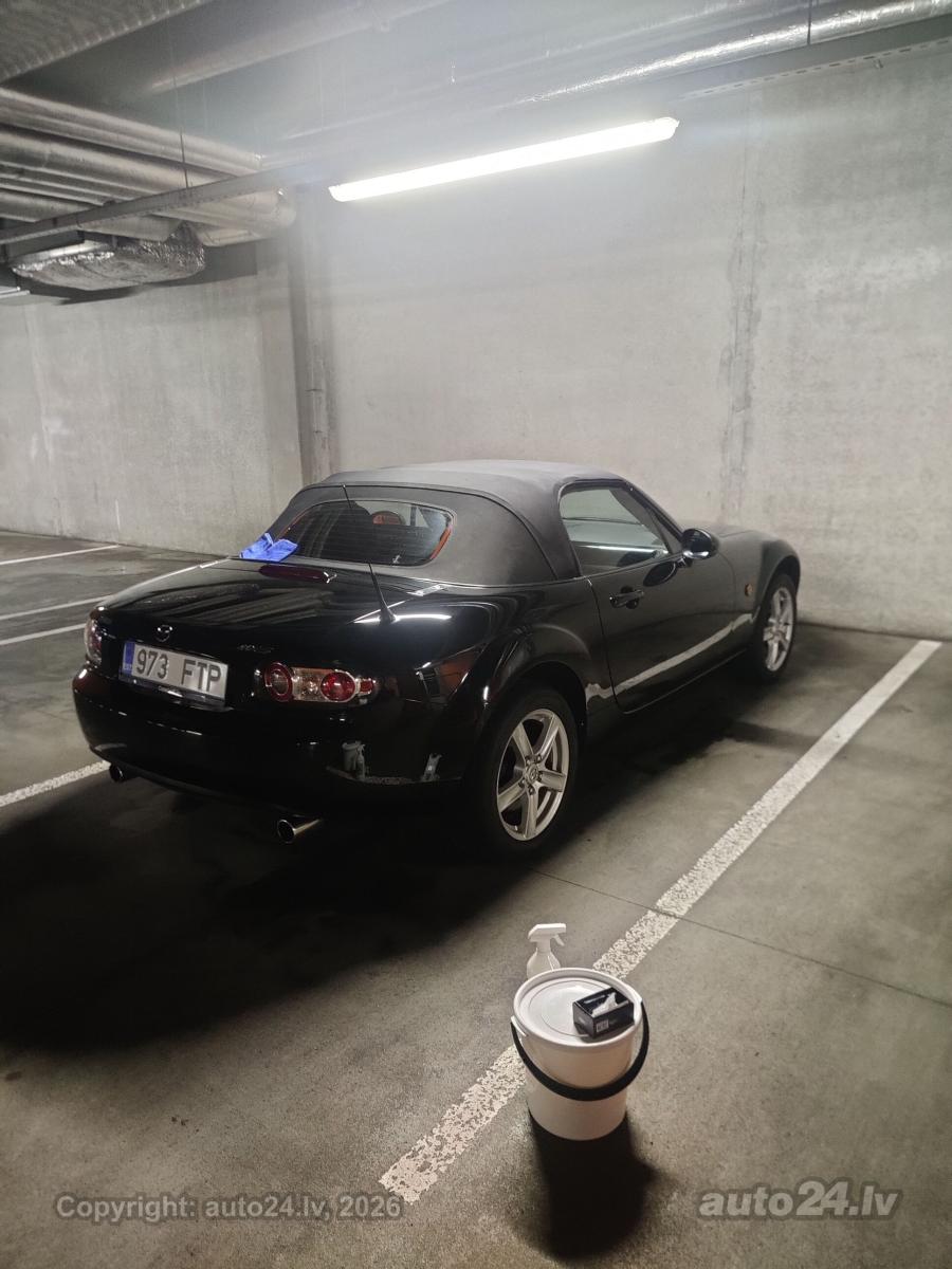Melns Mazda MX-5 2005 Tallina, ar dzinēja tilpumu 1.80 L un nobraukumu 147 tūkst. km par 8990 €, foto 20 vietnē AUTOMOTO.COM.LV