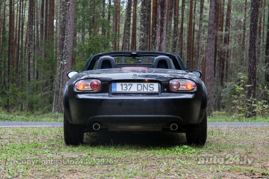 Черный Мазда МХ-5 2006 в Таллин, объемом двигателя 1.80 л и пробегом 140 тыс. км за 7999 €, фото 6 на AUTOMOTO.COM.LV