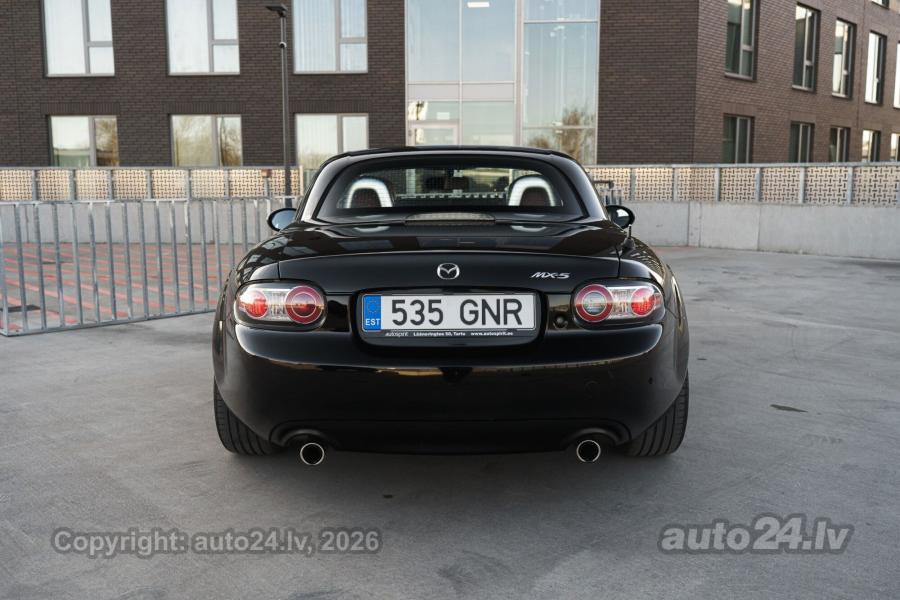 Black Mazda MX-5 2007 in Tartu, with an engine capacity of 2.00 L and mileage of 140 thousand km for 10490 €, photo 6 on AUTOMOTO.COM.LV