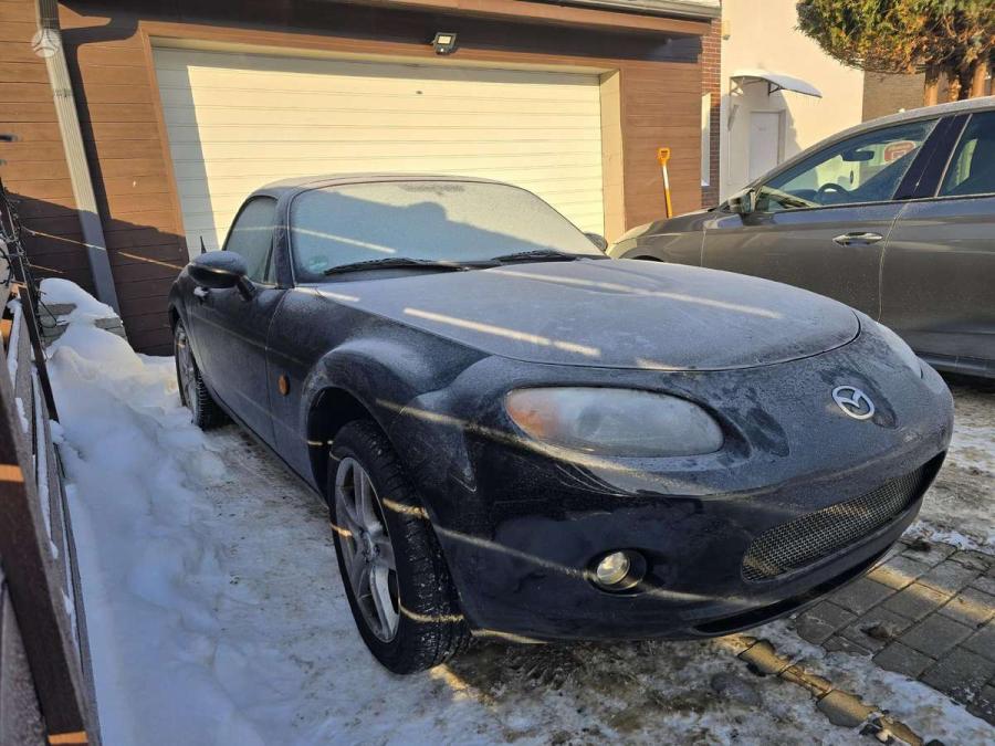 Black Mazda MX-5 2008 in Vilnius, with an engine capacity of 1.80 L and mileage of 147 thousand km for 3850 €, photo 2 on AUTOMOTO.COM.LV
