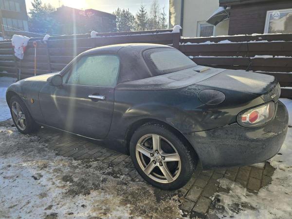 Melns Mazda MX-5 2008 Viļņa, ar dzinēja tilpumu 1.80 L un nobraukumu 147 tūkst. km par 3850 €, foto 3 vietnē AUTOMOTO.COM.LV
