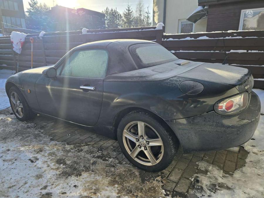 Black Mazda MX-5 2008 in Vilnius, with an engine capacity of 1.80 L and mileage of 147 thousand km for 3850 €, photo 3 on AUTOMOTO.COM.LV