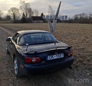 Blue Mazda MX-5 2000 in Gulbene, with an engine capacity of 1.60 L and mileage of 264 thousand km for 4995 €, photo 4 on AUTOMOTO.COM.LV