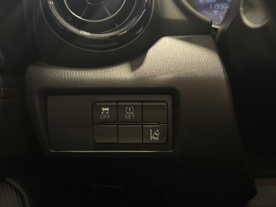 Blue Mazda MX-5 2017 in Riga, with an engine capacity of 1.50 L and mileage of 12 thousand km for 22990 €, photo 13 on AUTOMOTO.COM.LV