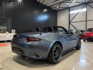 Blue Mazda MX-5 2017 in Riga, with an engine capacity of 1.50 L and mileage of 12 thousand km for 22990 €, photo 3 on AUTOMOTO.COM.LV