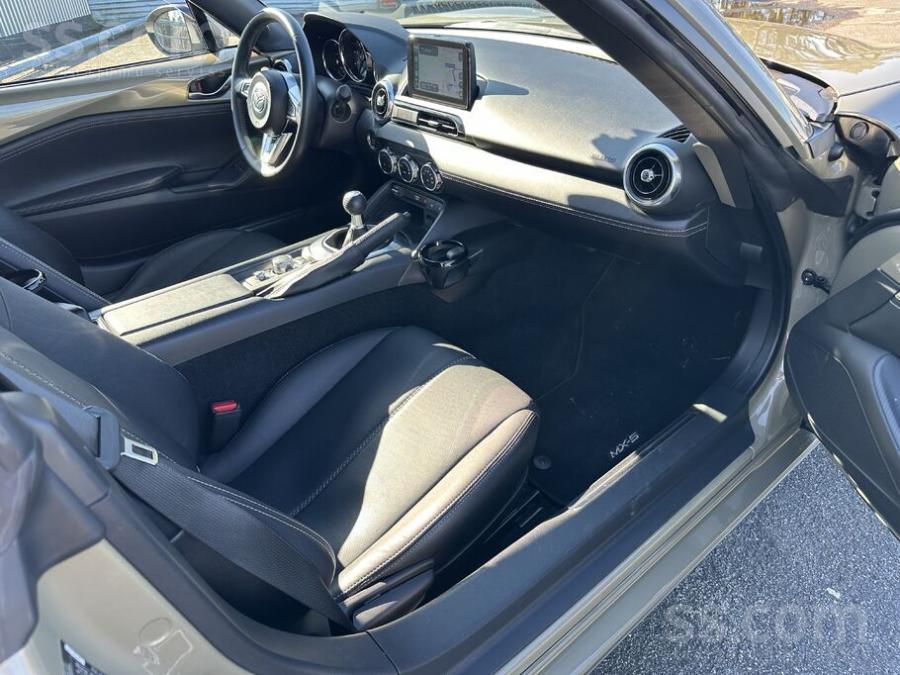 Brown Mazda MX-5 2023 in Riga, with an engine capacity of 2.00 L and mileage of 16 thousand km for 31900 €, photo 19 on AUTOMOTO.COM.LV