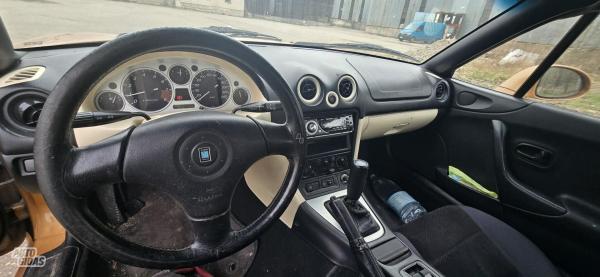 Mazda MX-5 1998 Viļņa, ar dzinēja tilpumu 1.80 L un nobraukumu 249 tūkst. km par 2600 €, foto 7 vietnē AUTOMOTO.COM.LV