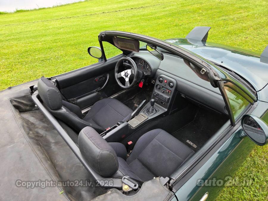 Zaļš Mazda MX-5 1994 Tallina, ar dzinēja tilpumu 1.80 L un nobraukumu 183 tūkst. km par 15000 €, foto 4 vietnē AUTOMOTO.COM.LV