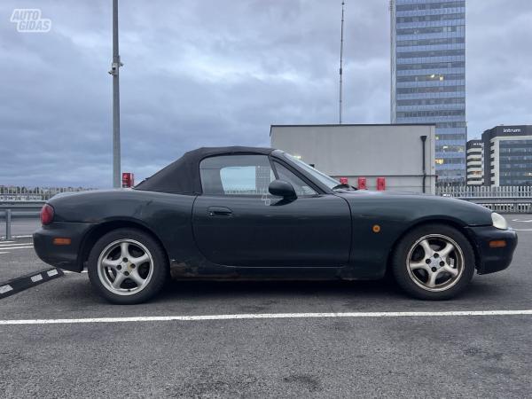 Green Mazda MX-5 1999 in Vilnius, with an engine capacity of 1.60 L and mileage of 203 thousand km for 1700 €, photo 2 on AUTOMOTO.COM.LV