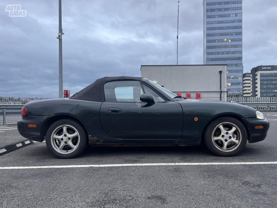Green Mazda MX-5 1999 in Vilnius, with an engine capacity of 1.60 L and mileage of 203 thousand km for 1700 €, photo 2 on AUTOMOTO.COM.LV