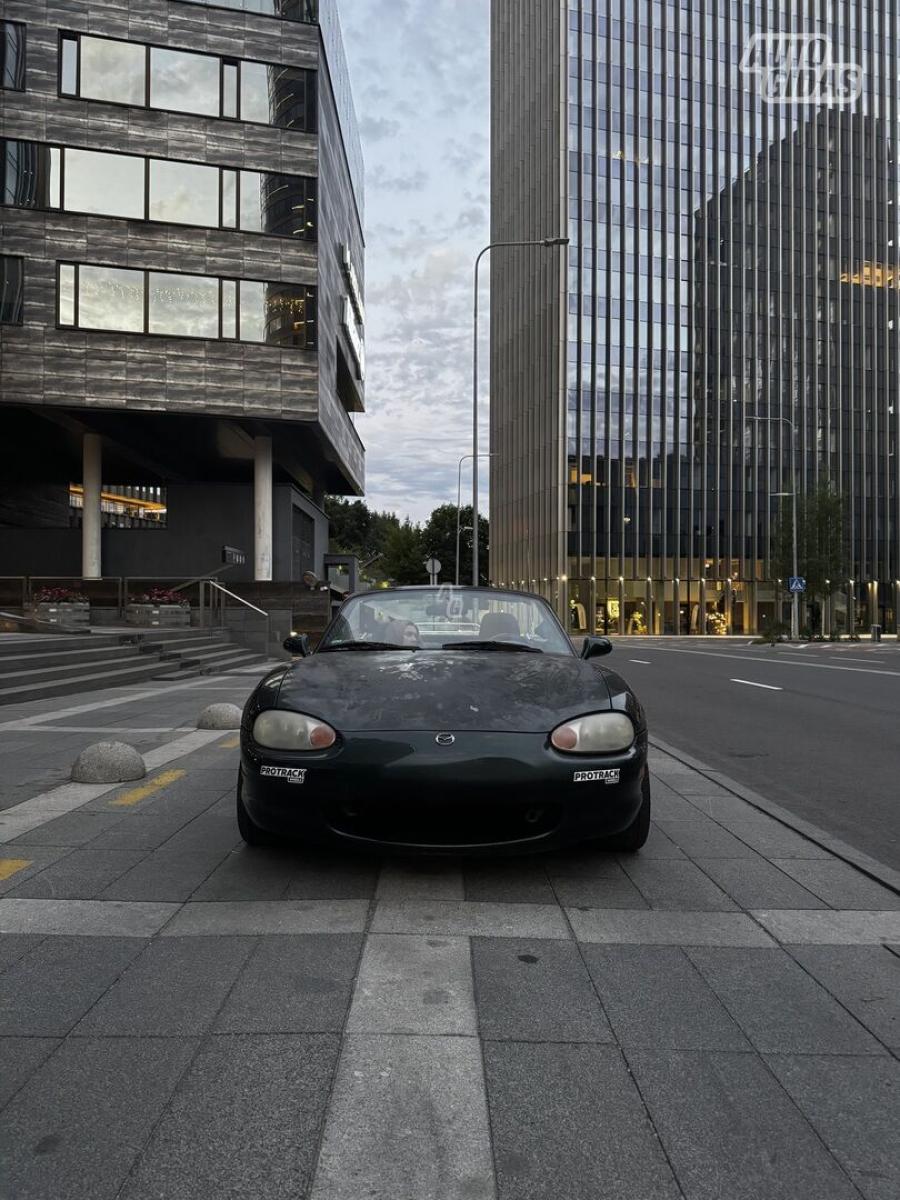 Zaļš Mazda MX-5 1999 Viļņa, ar dzinēja tilpumu 1.60 L un nobraukumu 180 tūkst. km par 3200 €, foto 4 vietnē AUTOMOTO.COM.LV