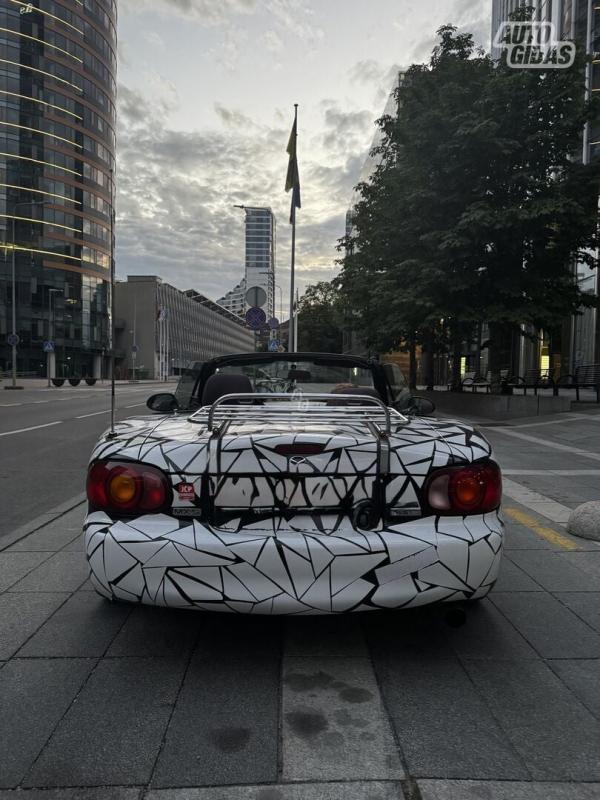 Zaļš Mazda MX-5 1999 Viļņa, ar dzinēja tilpumu 1.60 L un nobraukumu 180 tūkst. km par 3200 €, foto 7 vietnē AUTOMOTO.COM.LV