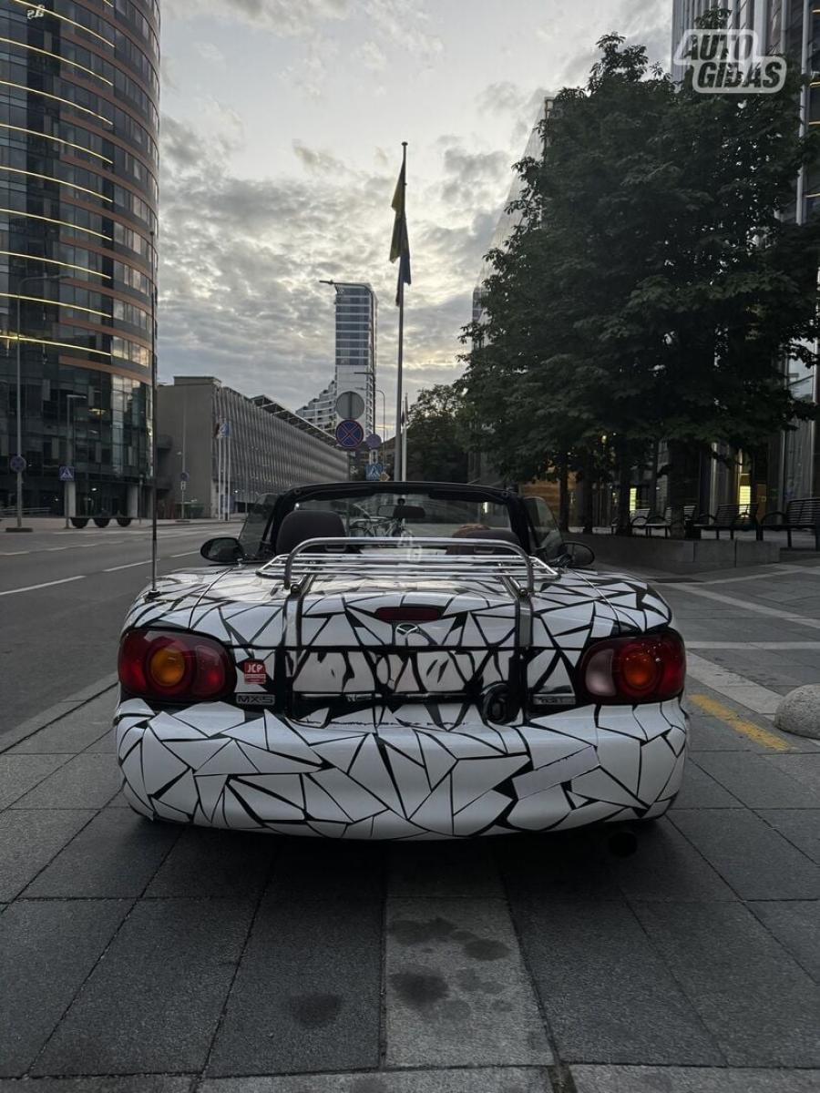 Zaļš Mazda MX-5 1999 Viļņa, ar dzinēja tilpumu 1.60 L un nobraukumu 180 tūkst. km par 3200 €, foto 8 vietnē AUTOMOTO.COM.LV