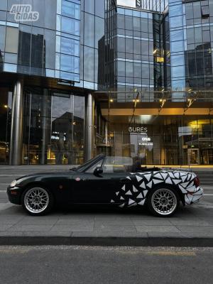 Zaļš Mazda MX-5 1999 Viļņa, ar dzinēja tilpumu 1.60 L un nobraukumu 180 tūkst. km par 3200 €, foto 10 vietnē AUTOMOTO.COM.LV