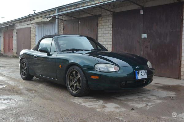 Green Mazda MX-5 2000 in Kaunas, with an engine capacity of 1.60 L and mileage of 155 thousand km for 4800 €, photo 1 on AUTOMOTO.COM.LV