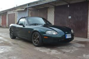Green Mazda MX-5 2000 in Kaunas, with an engine capacity of 1.60 L and mileage of 155 thousand km for 4800 €, photo 1 on AUTOMOTO.COM.LV