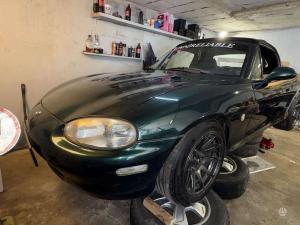 Green Mazda MX-5 2000 in Vilnius, with an engine capacity of 1.60 L and mileage of 151 thousand km for 2500 €, photo 4 on AUTOMOTO.COM.LV