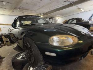 Green Mazda MX-5 2000 in Vilnius, with an engine capacity of 1.60 L and mileage of 151 thousand km for 2500 €, photo 12 on AUTOMOTO.COM.LV