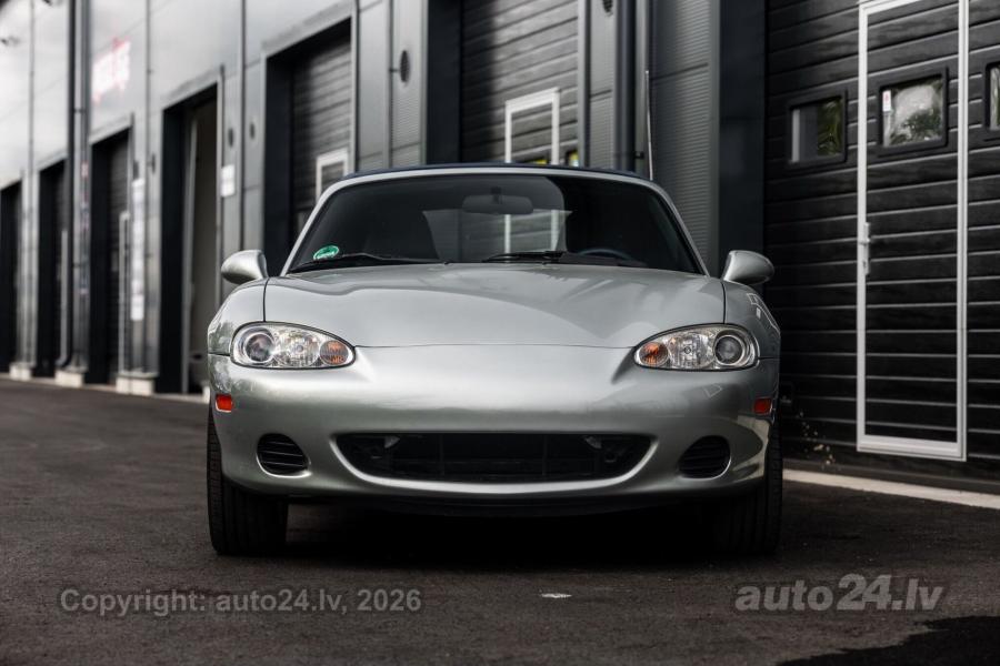 Pelēks Mazda MX-5 2003 Tallina, ar dzinēja tilpumu 1.60 L un nobraukumu 158 tūkst. km par 6790 €, foto 4 vietnē AUTOMOTO.COM.LV