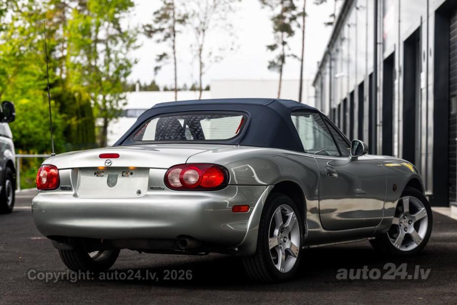 Pelēks Mazda MX-5 2003 Tallina, ar dzinēja tilpumu 1.60 L un nobraukumu 158 tūkst. km par 6790 €, foto 5 vietnē AUTOMOTO.COM.LV