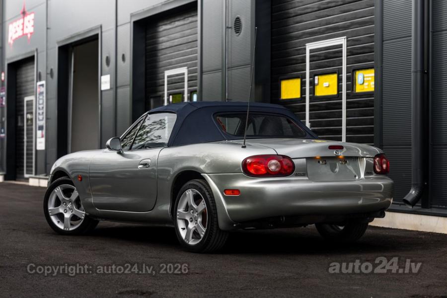Pelēks Mazda MX-5 2003 Tallina, ar dzinēja tilpumu 1.60 L un nobraukumu 158 tūkst. km par 6790 €, foto 7 vietnē AUTOMOTO.COM.LV