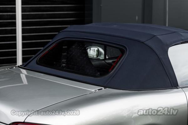 Grey Mazda MX-5 2003 in Tallinn, with an engine capacity of 1.60 L and mileage of 158 thousand km for 6790 €, photo 7 on AUTOMOTO.COM.LV