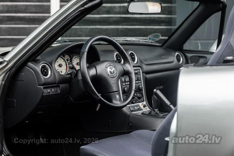 Pelēks Mazda MX-5 2003 Tallina, ar dzinēja tilpumu 1.60 L un nobraukumu 158 tūkst. km par 6790 €, foto 12 vietnē AUTOMOTO.COM.LV