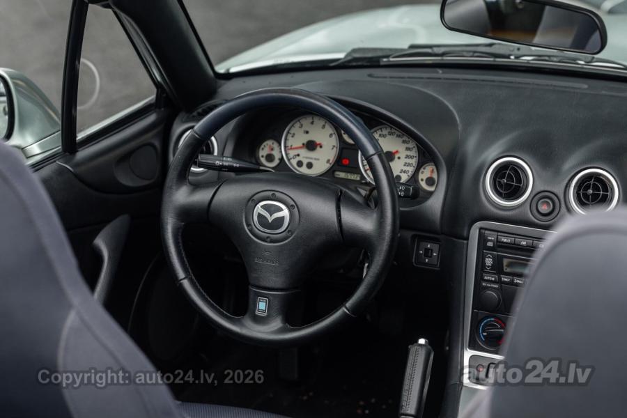 Pelēks Mazda MX-5 2003 Tallina, ar dzinēja tilpumu 1.60 L un nobraukumu 158 tūkst. km par 6790 €, foto 14 vietnē AUTOMOTO.COM.LV