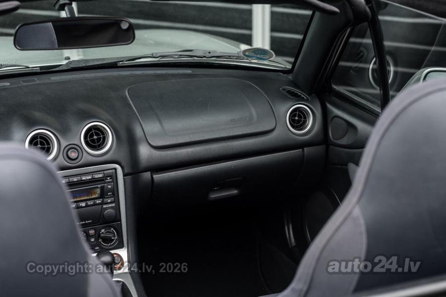 Pelēks Mazda MX-5 2003 Tallina, ar dzinēja tilpumu 1.60 L un nobraukumu 158 tūkst. km par 6790 €, foto 16 vietnē AUTOMOTO.COM.LV