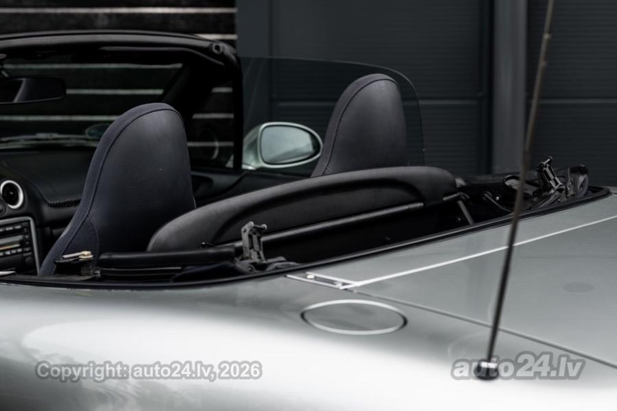 Pelēks Mazda MX-5 2003 Tallina, ar dzinēja tilpumu 1.60 L un nobraukumu 158 tūkst. km par 6790 €, foto 21 vietnē AUTOMOTO.COM.LV