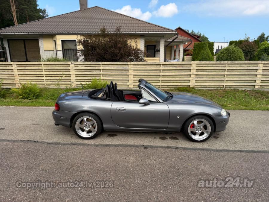 Pelēks Mazda MX-5 2004 Tallina, ar dzinēja tilpumu 1.60 L un nobraukumu 150 tūkst. km par 10500 €, foto 5 vietnē AUTOMOTO.COM.LV