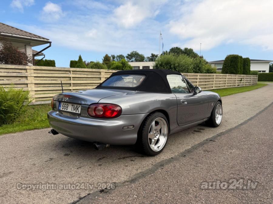 Pelēks Mazda MX-5 2004 Tallina, ar dzinēja tilpumu 1.60 L un nobraukumu 150 tūkst. km par 10500 €, foto 9 vietnē AUTOMOTO.COM.LV