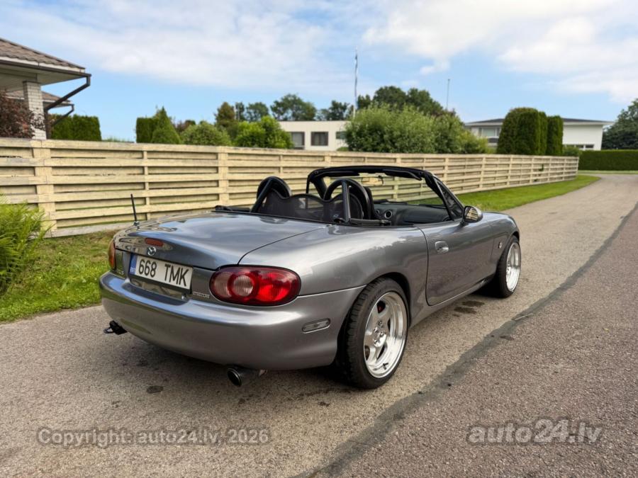 Pelēks Mazda MX-5 2004 Tallina, ar dzinēja tilpumu 1.60 L un nobraukumu 150 tūkst. km par 10500 €, foto 10 vietnē AUTOMOTO.COM.LV