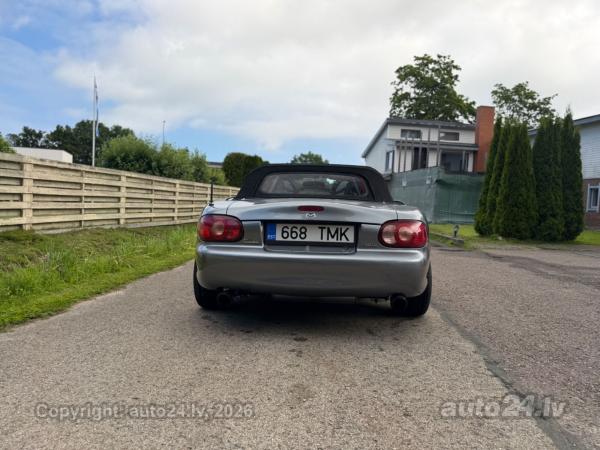 Pelēks Mazda MX-5 2004 Tallina, ar dzinēja tilpumu 1.60 L un nobraukumu 150 tūkst. km par 10500 €, foto 10 vietnē AUTOMOTO.COM.LV