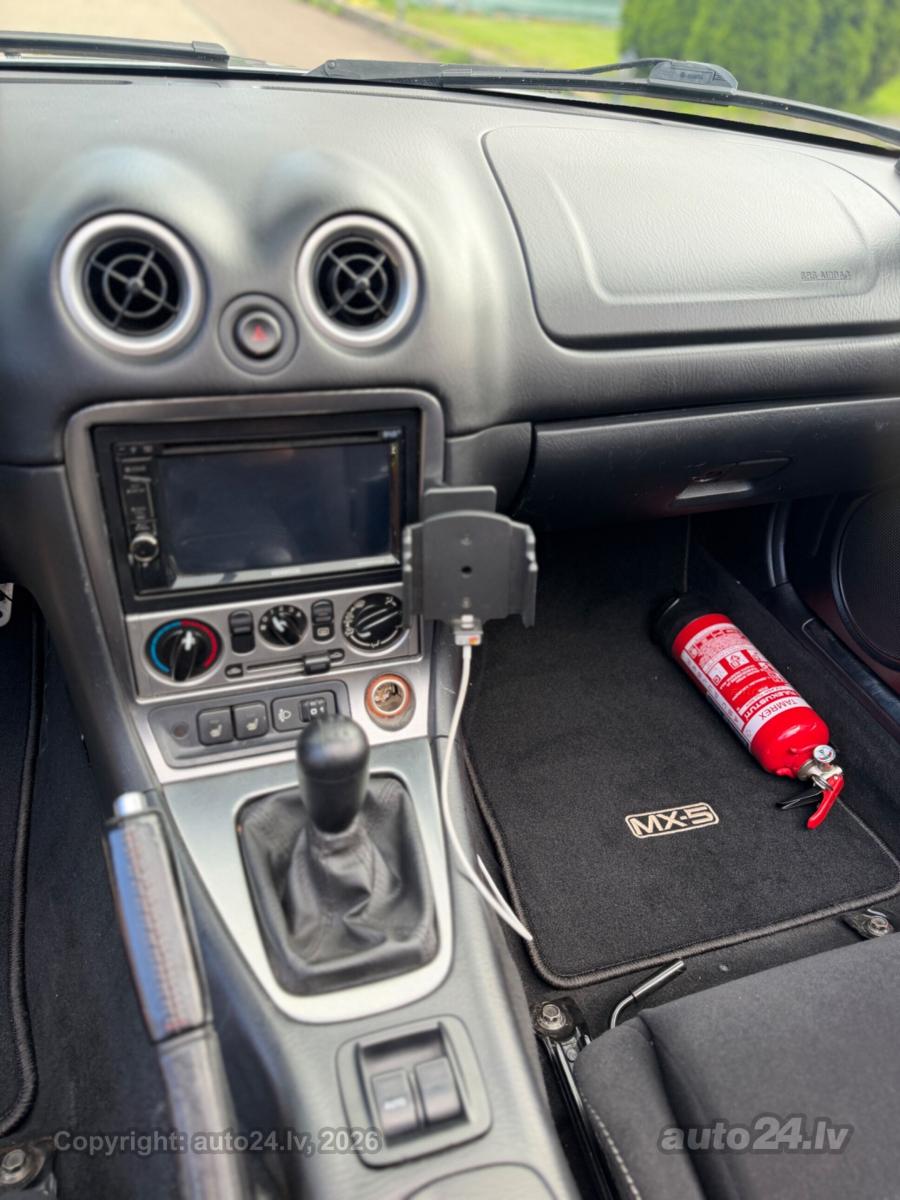 Pelēks Mazda MX-5 2004 Tallina, ar dzinēja tilpumu 1.60 L un nobraukumu 150 tūkst. km par 10500 €, foto 14 vietnē AUTOMOTO.COM.LV