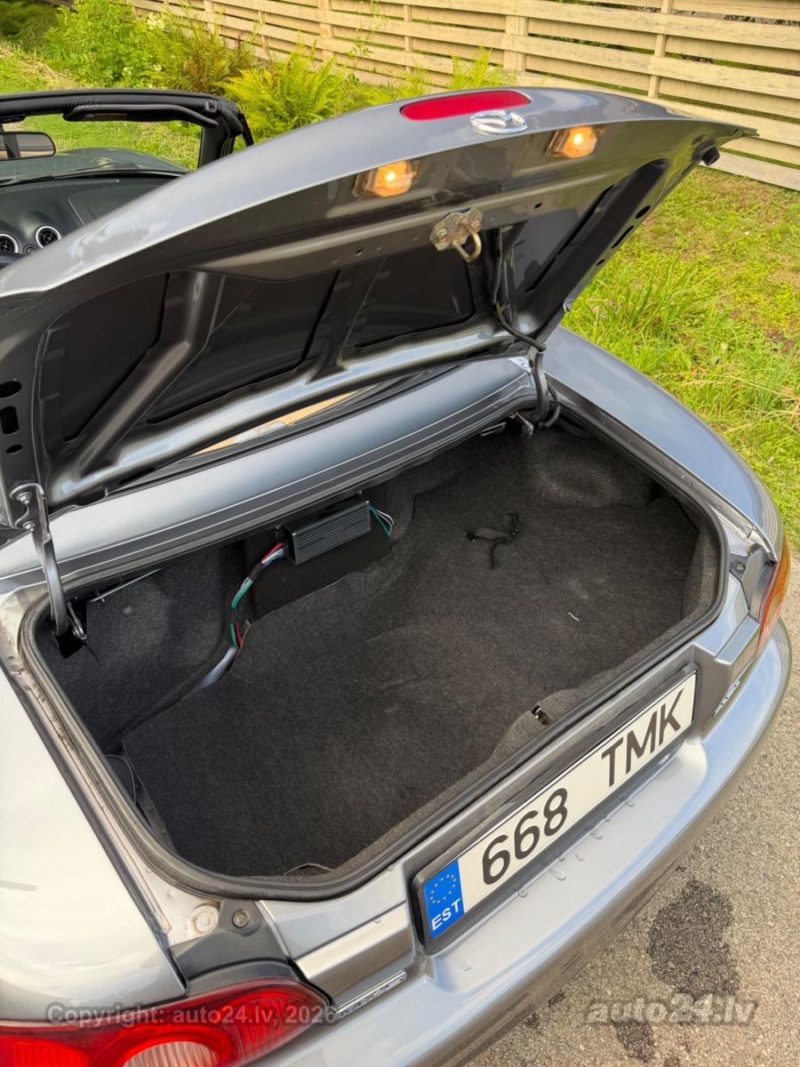 Pelēks Mazda MX-5 2004 Tallina, ar dzinēja tilpumu 1.60 L un nobraukumu 150 tūkst. km par 10500 €, foto 16 vietnē AUTOMOTO.COM.LV