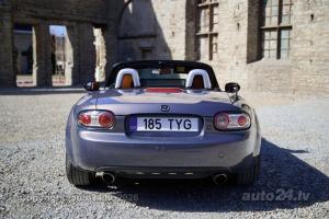 Pelēks Mazda MX-5 2006 Tallina, ar dzinēja tilpumu 2.00 L un nobraukumu 253 tūkst. km par 8500 €, foto 9 vietnē AUTOMOTO.COM.LV