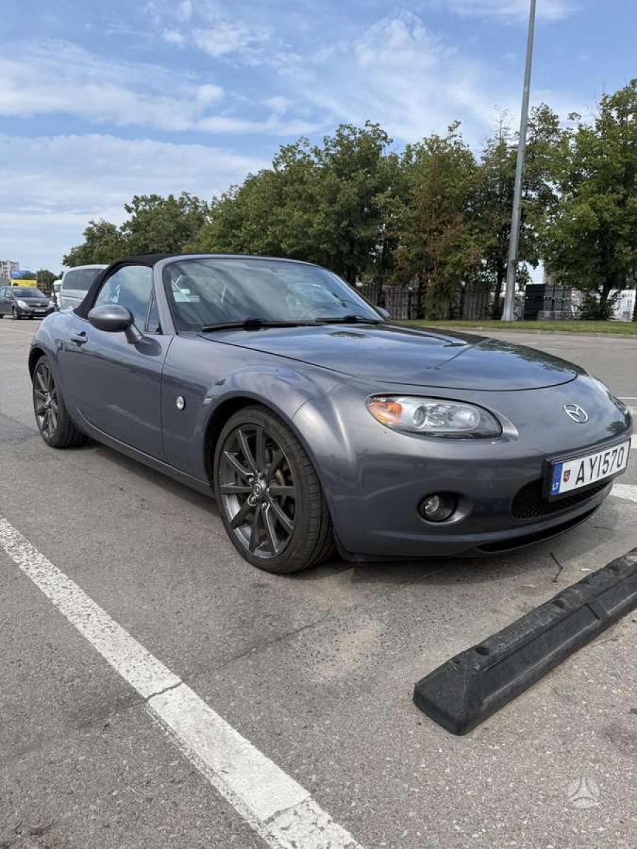 Pelēks Mazda MX-5 2006 Kauņa, ar dzinēja tilpumu 2.50 L un nobraukumu 207 tūkst. km par 5900 €, foto 1 vietnē AUTOMOTO.COM.LV