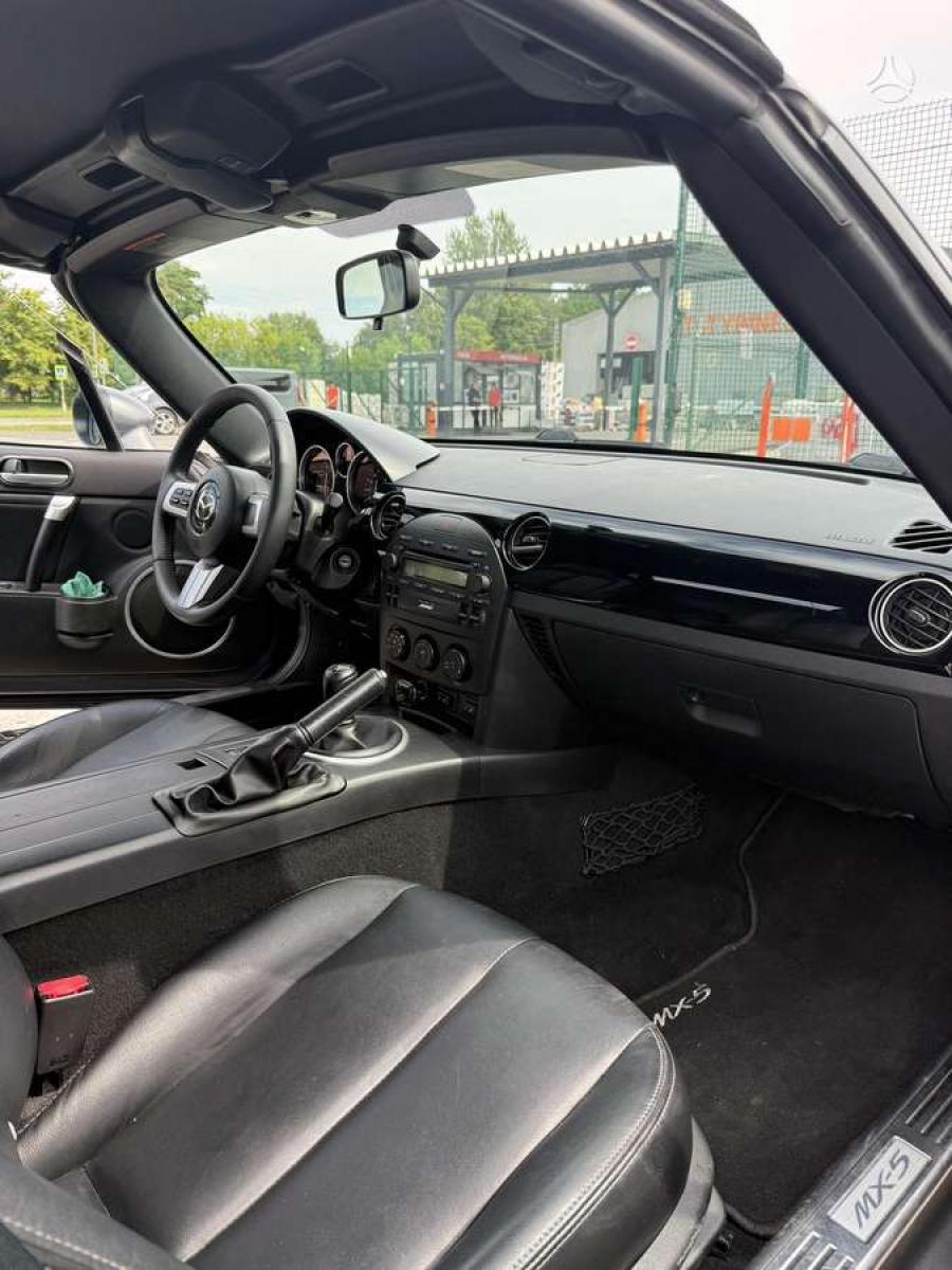 Pelēks Mazda MX-5 2006 Kauņa, ar dzinēja tilpumu 2.50 L un nobraukumu 207 tūkst. km par 5900 €, foto 8 vietnē AUTOMOTO.COM.LV