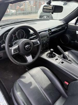 Pelēks Mazda MX-5 2006 Kauņa, ar dzinēja tilpumu 2.50 L un nobraukumu 207 tūkst. km par 5900 €, foto 9 vietnē AUTOMOTO.COM.LV