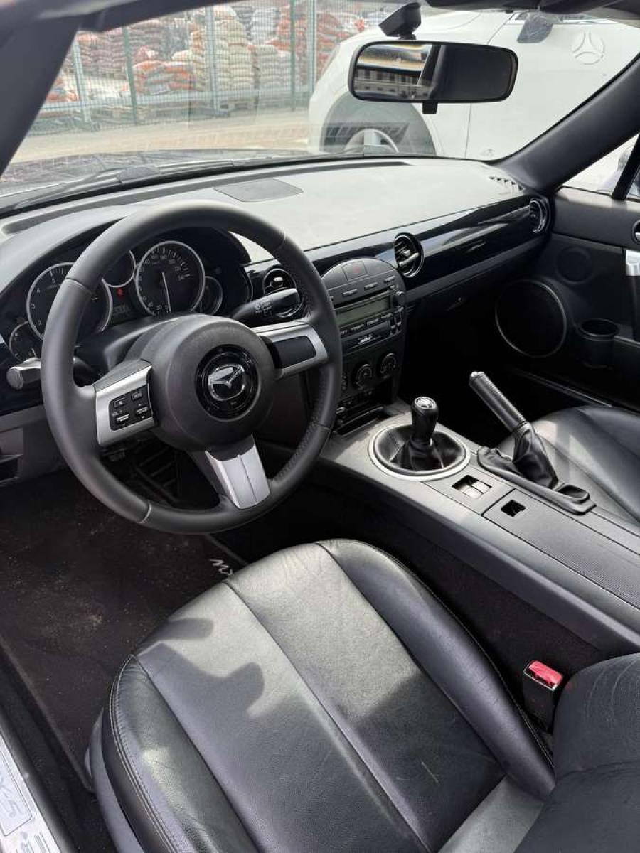 Pelēks Mazda MX-5 2006 Kauņa, ar dzinēja tilpumu 2.50 L un nobraukumu 207 tūkst. km par 5900 €, foto 9 vietnē AUTOMOTO.COM.LV