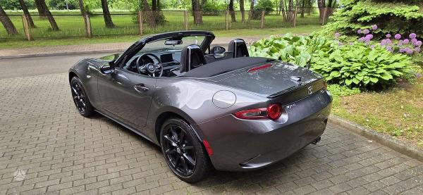 Pelēks Mazda MX-5 2021 Klaipėda, ar dzinēja tilpumu 2.00 L un nobraukumu 17 tūkst. km par 18400 €, foto 4 vietnē AUTOMOTO.COM.LV