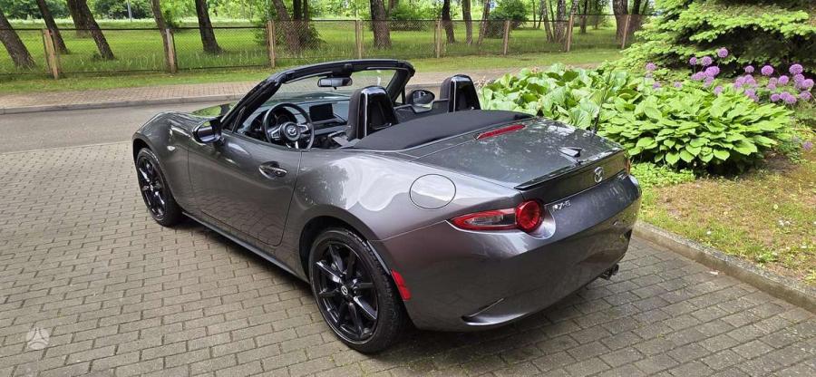 Pelēks Mazda MX-5 2021 Klaipėda, ar dzinēja tilpumu 2.00 L un nobraukumu 17 tūkst. km par 18400 €, foto 5 vietnē AUTOMOTO.COM.LV