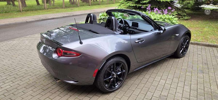 Pelēks Mazda MX-5 2021 Klaipėda, ar dzinēja tilpumu 2.00 L un nobraukumu 17 tūkst. km par 18400 €, foto 6 vietnē AUTOMOTO.COM.LV