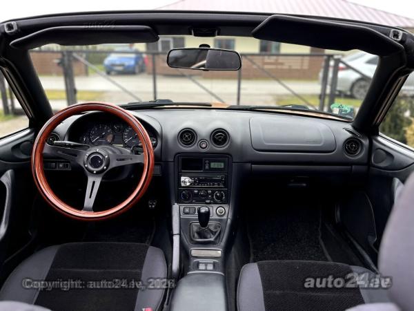 Oranžs Mazda MX-5 1998 Tallina, ar dzinēja tilpumu 1.60 L un nobraukumu 154 tūkst. km par 7500 €, foto 7 vietnē AUTOMOTO.COM.LV