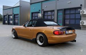 Orange Mazda MX-5 1998 in Vilnius, with an engine capacity of 1.60 L and mileage of 217 thousand km for 4800 €, photo  on AUTOMOTO.COM.LV