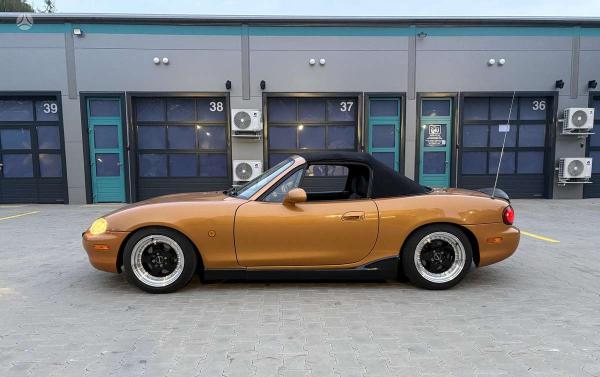 Orange Mazda MX-5 1998 in Vilnius, with an engine capacity of 1.60 L and mileage of 217 thousand km for 4800 €, photo 4 on AUTOMOTO.COM.LV