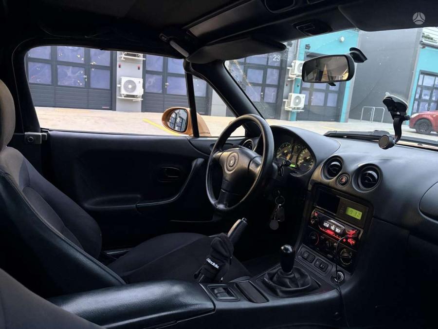 Оранжевый Мазда МХ-5 1998 в Вильнюс, объемом двигателя 1.60 л и пробегом 217 тыс. км за 4800 €, фото 14 на AUTOMOTO.COM.LV