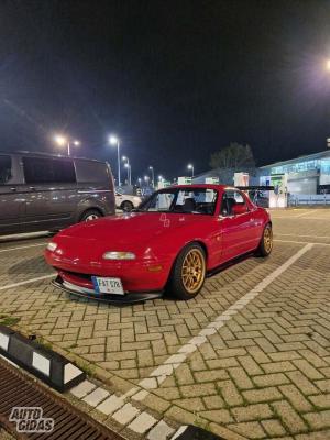 Red Mazda MX-5 1991 in Kazlu Ruda, with an engine capacity of 1.60 L and mileage of 214 thousand km for 7000 €, photo 2 on AUTOMOTO.COM.LV