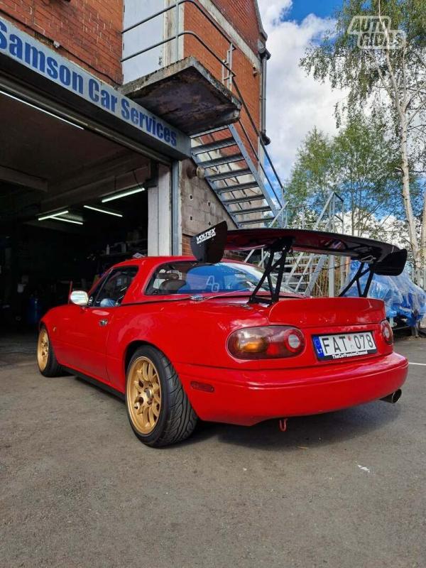 Red Mazda MX-5 1991 in Kazlu Ruda, with an engine capacity of 1.60 L and mileage of 214 thousand km for 7000 €, photo 3 on AUTOMOTO.COM.LV